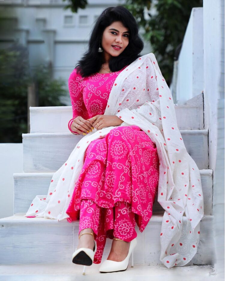 70+ Nivisha Images HD - Live Cinema News